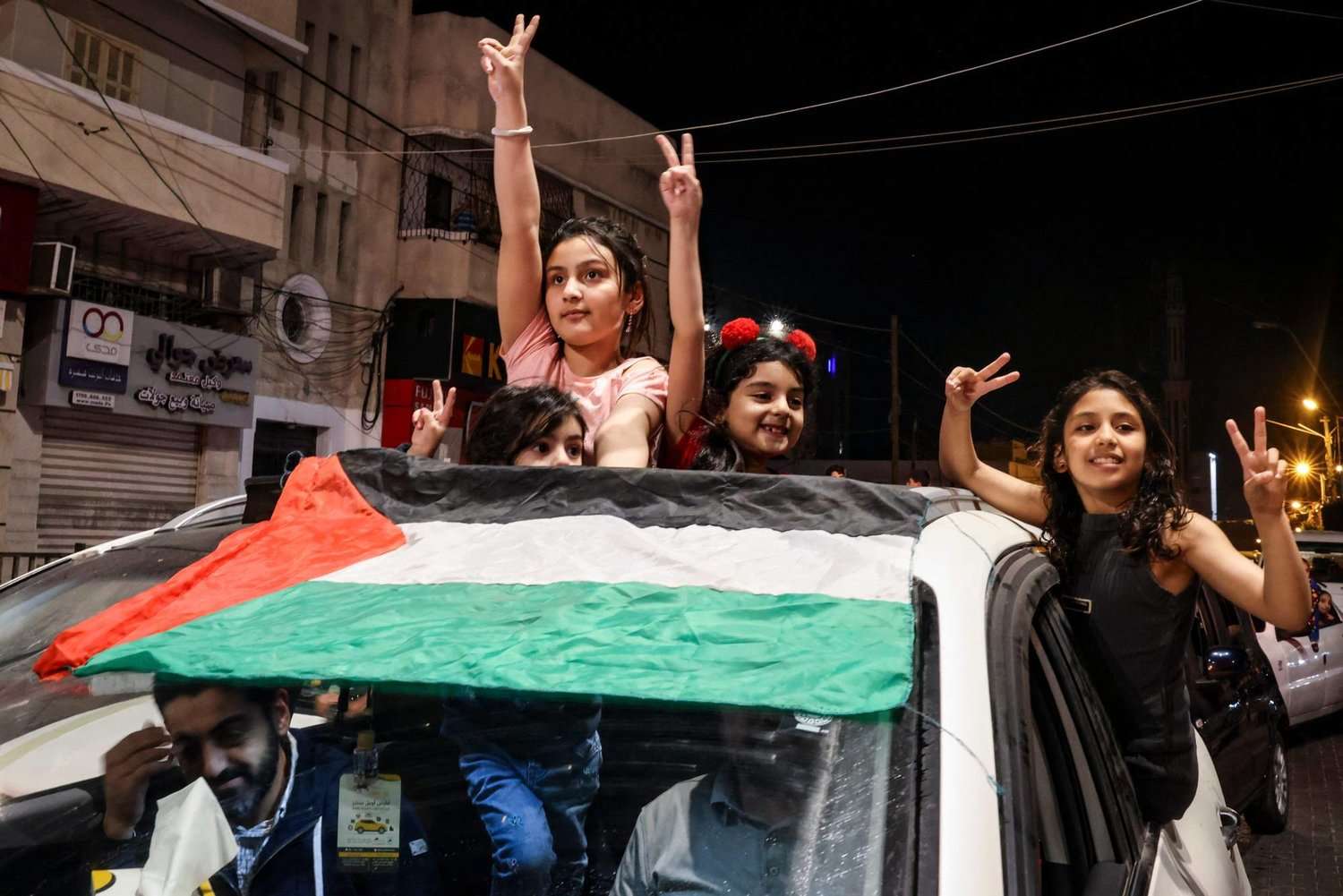 وقف إطلاق النار في غزة يدخل حيّز التنفيذ بعد خمسة أيام من القصف المتبادل
